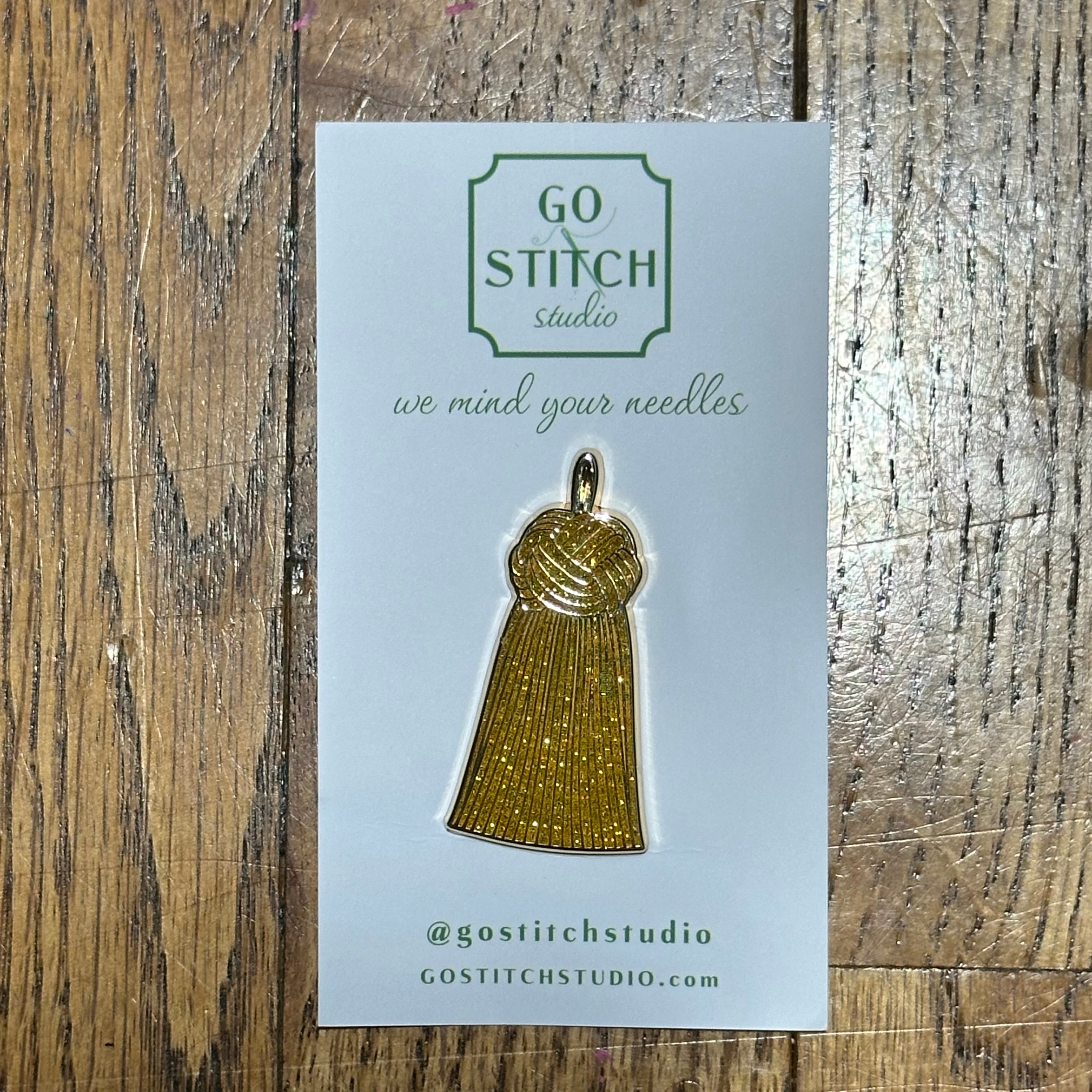 Gold Glitter French Knot | Needle Minder – The Needlepoint Clubhouse